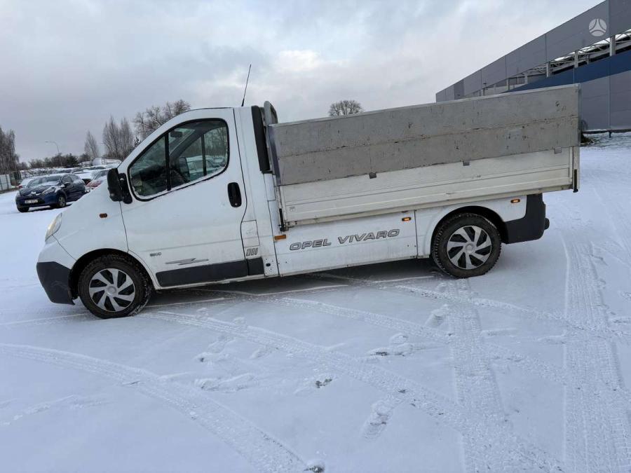 White Opel Vivaro 2008 in Daugavpils, with an engine capacity of 2.00 L and mileage of 243 thousand km for 4750 €, photo 2 on AUTOMOTO.COM.LV