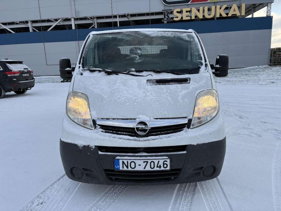 White Opel Vivaro 2008 in Daugavpils, with an engine capacity of 2.00 L and mileage of 243 thousand km for 4750 €, photo 8 on AUTOMOTO.COM.LV