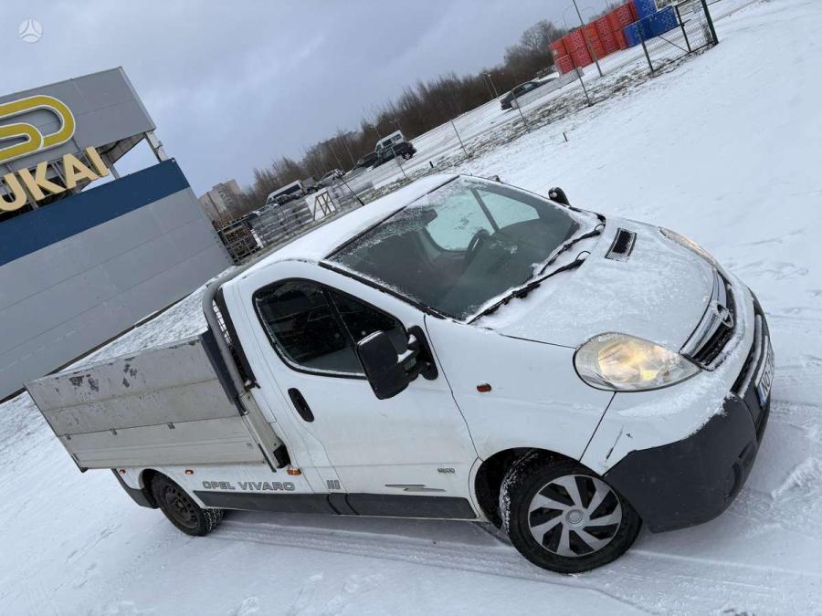 White Opel Vivaro 2008 in Daugavpils, with an engine capacity of 2.00 L and mileage of 243 thousand km for 4750 €, photo 23 on AUTOMOTO.COM.LV