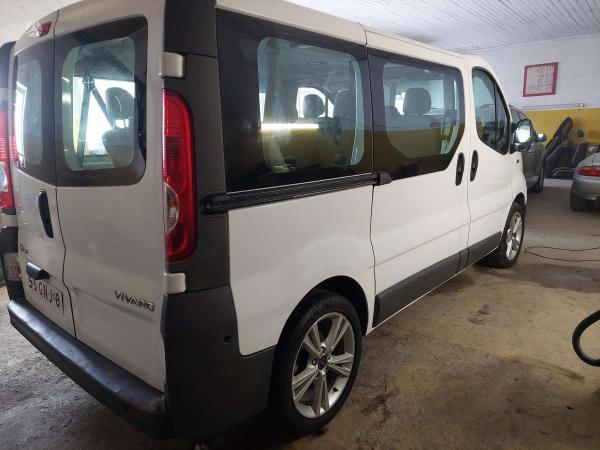 Balts Opel Vivaro 2008 Pasvalys, ar dzinēja tilpumu 2.00 L un nobraukumu 347 tūkst. km par 3850 €, foto 3 vietnē AUTOMOTO.COM.LV
