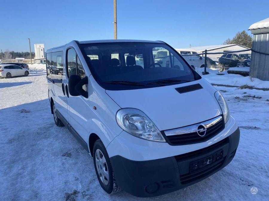 White Opel Vivaro 2008 in Utena, with an engine capacity of 2.00 L and mileage of 237 thousand km for 6850 €, photo 1 on AUTOMOTO.COM.LV