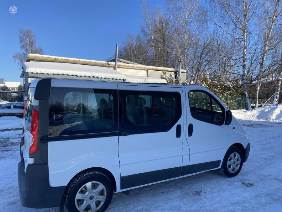 White Opel Vivaro 2008 in Utena, with an engine capacity of 2.00 L and mileage of 237 thousand km for 6850 €, photo 3 on AUTOMOTO.COM.LV