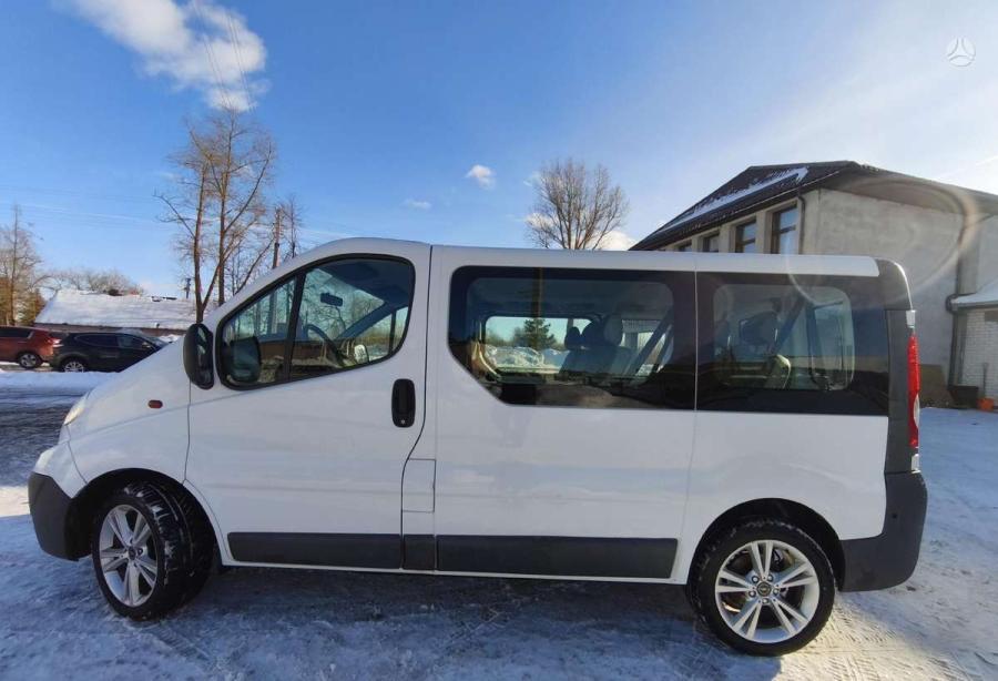 White Opel Vivaro 2008 in Pakruojis, with an engine capacity of 2.00 L and mileage of 348 thousand km for 5400 €, photo 2 on AUTOMOTO.COM.LV