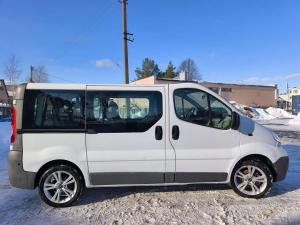 White Opel Vivaro 2008 in Pakruojis, with an engine capacity of 2.00 L and mileage of 348 thousand km for 5400 €, photo 4 on AUTOMOTO.COM.LV