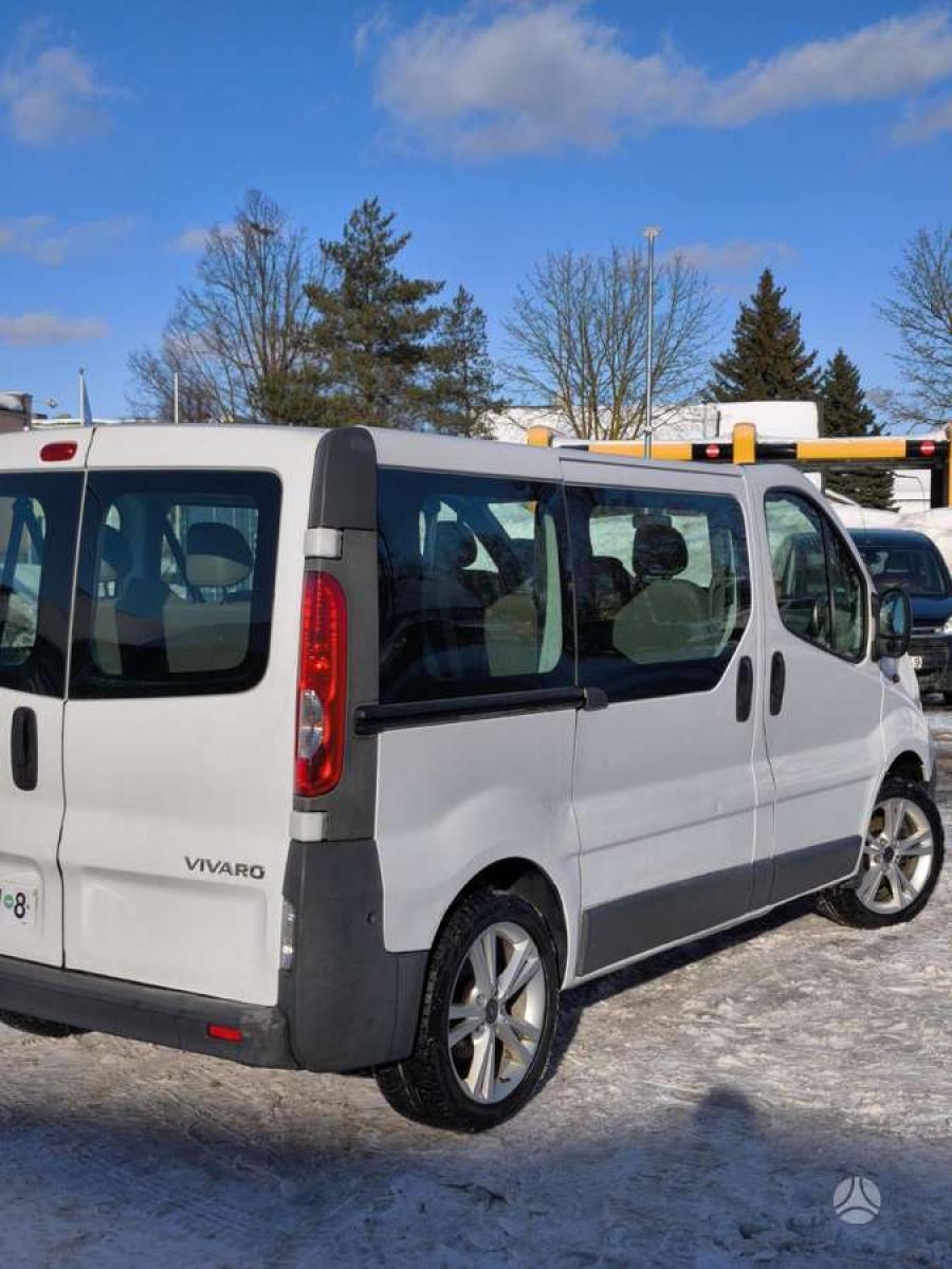 White Opel Vivaro 2008 in Pakruojis, with an engine capacity of 2.00 L and mileage of 348 thousand km for 5400 €, photo 5 on AUTOMOTO.COM.LV