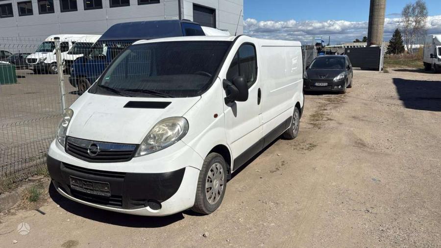 White Opel Vivaro 2008 in Klaipeda, with an engine capacity of 2.00 L and mileage of 262 thousand km for 2900 €, photo 1 on AUTOMOTO.COM.LV