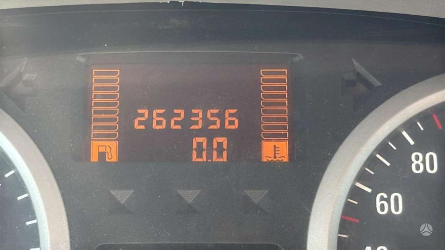 White Opel Vivaro 2008 in Klaipeda, with an engine capacity of 2.00 L and mileage of 262 thousand km for 2900 €, photo 5 on AUTOMOTO.COM.LV