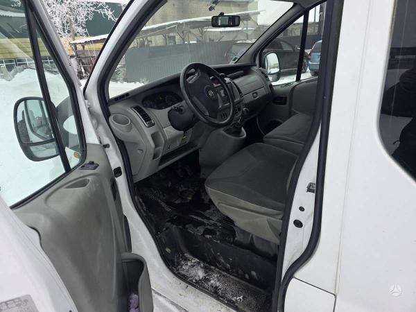 White Opel Vivaro 2009 in Taurage, with an engine capacity of 2.00 L and mileage of 272 thousand km for 5500 €, photo 7 on AUTOMOTO.COM.LV