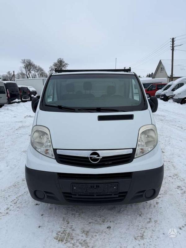 White Opel Vivaro 2009 in Skaudvile, with an engine capacity of 2.00 L and mileage of 265 thousand km for 4300 €, photo 3 on AUTOMOTO.COM.LV