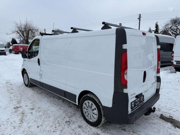 White Opel Vivaro 2009 in Skaudvile, with an engine capacity of 2.00 L and mileage of 265 thousand km for 4300 €, photo 7 on AUTOMOTO.COM.LV