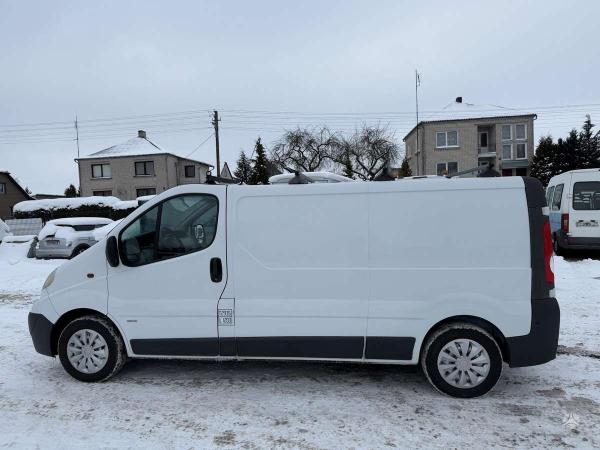 White Opel Vivaro 2009 in Skaudvile, with an engine capacity of 2.00 L and mileage of 265 thousand km for 4300 €, photo 8 on AUTOMOTO.COM.LV
