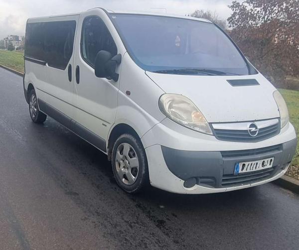 White Opel Vivaro 2009 in Vilnius, with an engine capacity of 2.00 L and mileage of 305 thousand km for 4200 €, photo 1 on AUTOMOTO.COM.LV