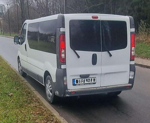 White Opel Vivaro 2009 in Vilnius, with an engine capacity of 2.00 L and mileage of 305 thousand km for 4200 €, photo 3 on AUTOMOTO.COM.LV