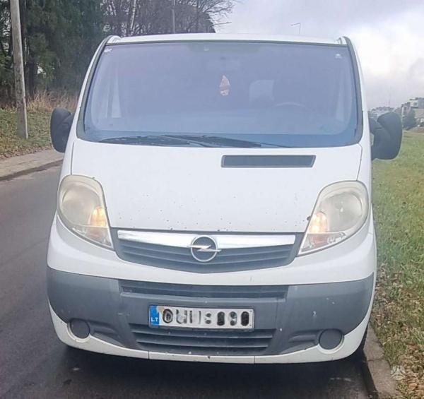 White Opel Vivaro 2009 in Vilnius, with an engine capacity of 2.00 L and mileage of 305 thousand km for 4200 €, photo 5 on AUTOMOTO.COM.LV