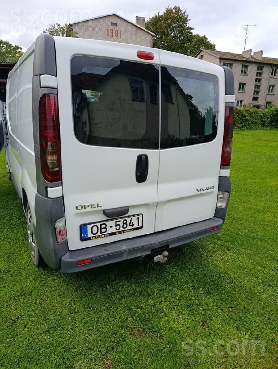 White Opel Vivaro 2009 in Talsi, with an engine capacity of 2.00 L and mileage of 184 thousand km for 4800 €, photo 4 on AUTOMOTO.COM.LV