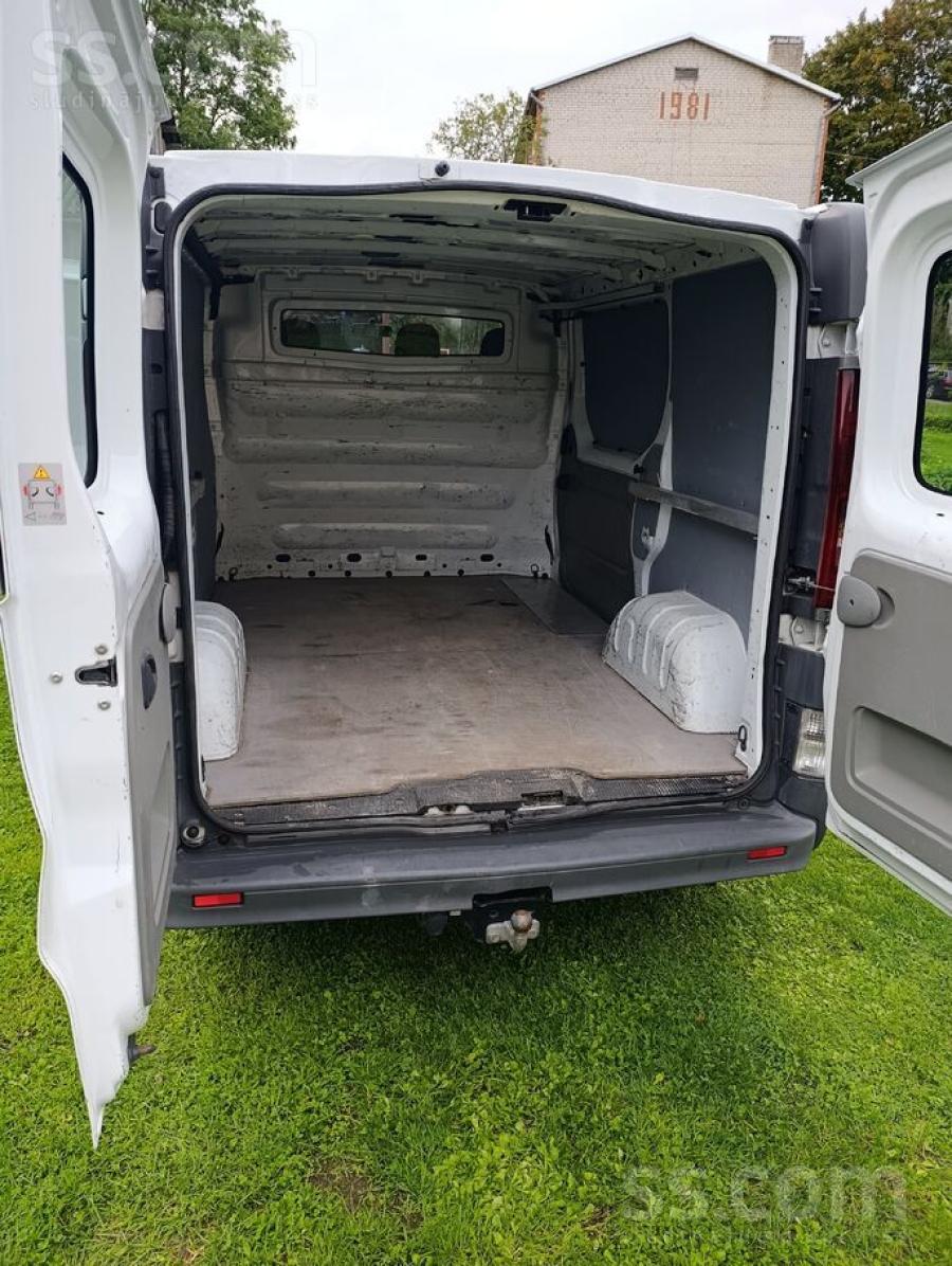 White Opel Vivaro 2009 in Talsi, with an engine capacity of 2.00 L and mileage of 184 thousand km for 4800 €, photo 5 on AUTOMOTO.COM.LV