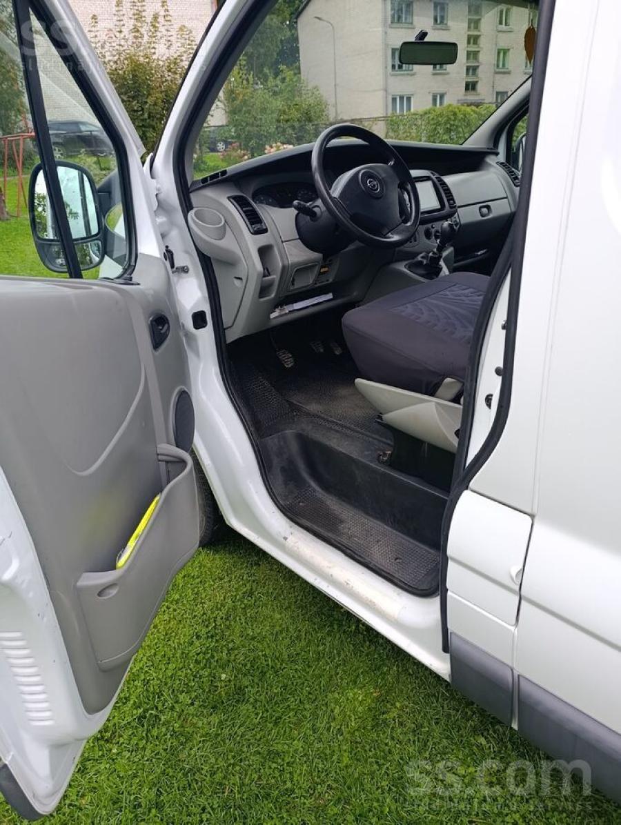 White Opel Vivaro 2009 in Talsi, with an engine capacity of 2.00 L and mileage of 184 thousand km for 4800 €, photo 7 on AUTOMOTO.COM.LV
