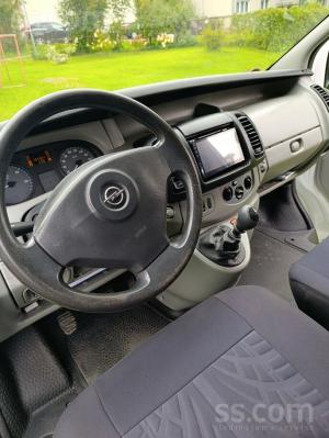 White Opel Vivaro 2009 in Talsi, with an engine capacity of 2.00 L and mileage of 184 thousand km for 4800 €, photo 8 on AUTOMOTO.COM.LV