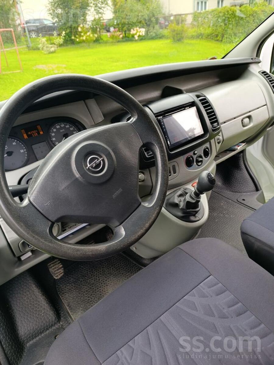 White Opel Vivaro 2009 in Talsi, with an engine capacity of 2.00 L and mileage of 184 thousand km for 4800 €, photo 8 on AUTOMOTO.COM.LV