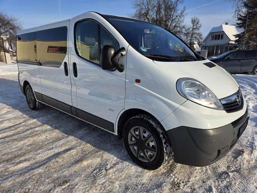White Opel Vivaro 2010 in Utena, with an engine capacity of 2.00 L and mileage of 293 thousand km for 7300 €, photo 3 on AUTOMOTO.COM.LV