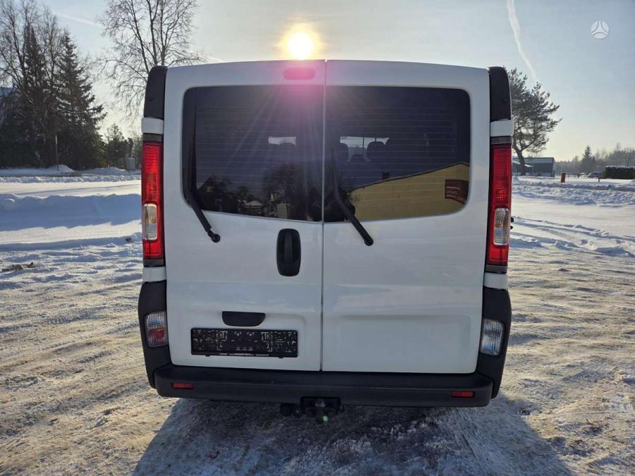 White Opel Vivaro 2010 in Utena, with an engine capacity of 2.00 L and mileage of 293 thousand km for 7300 €, photo 6 on AUTOMOTO.COM.LV