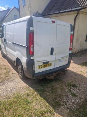 White Opel Vivaro 2010 in Utena, with an engine capacity of 2.00 L and mileage of 258 thousand km for 2300 €, photo 6 on AUTOMOTO.COM.LV