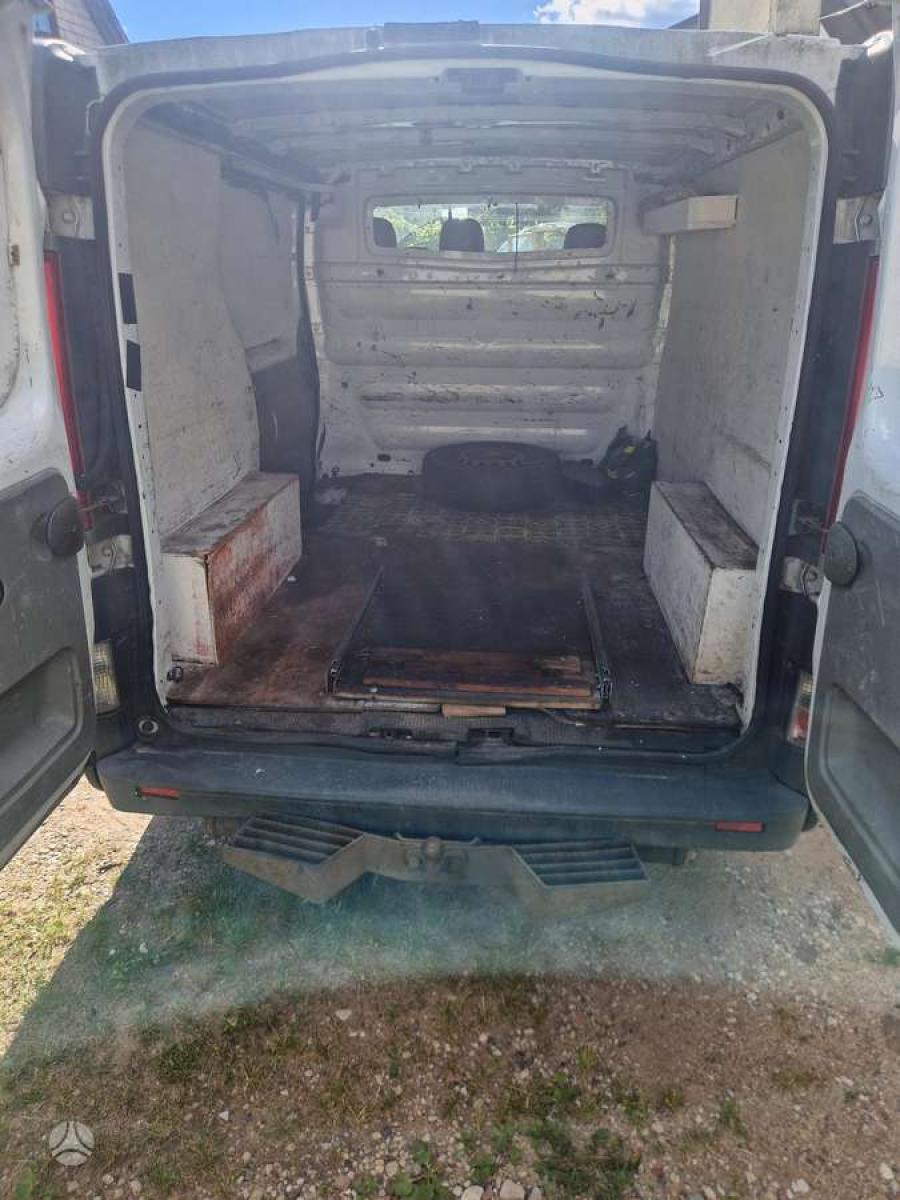 White Opel Vivaro 2010 in Utena, with an engine capacity of 2.00 L and mileage of 258 thousand km for 2300 €, photo 9 on AUTOMOTO.COM.LV