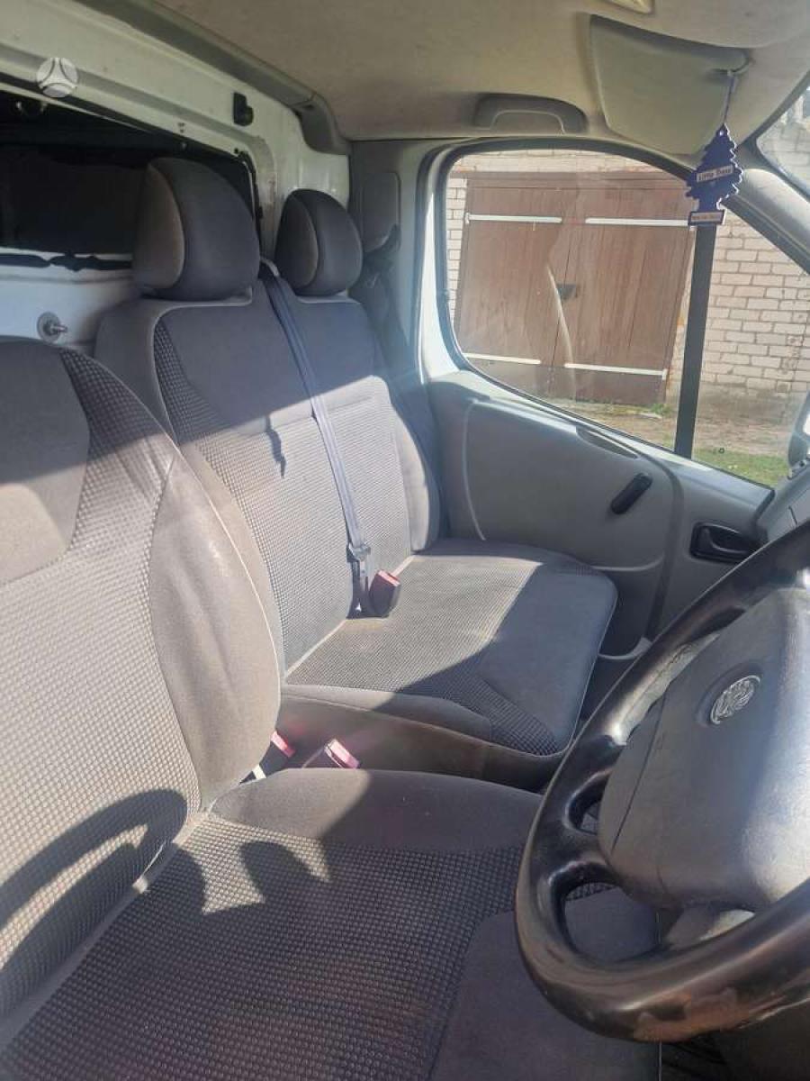 White Opel Vivaro 2010 in Utena, with an engine capacity of 2.00 L and mileage of 258 thousand km for 2300 €, photo 10 on AUTOMOTO.COM.LV