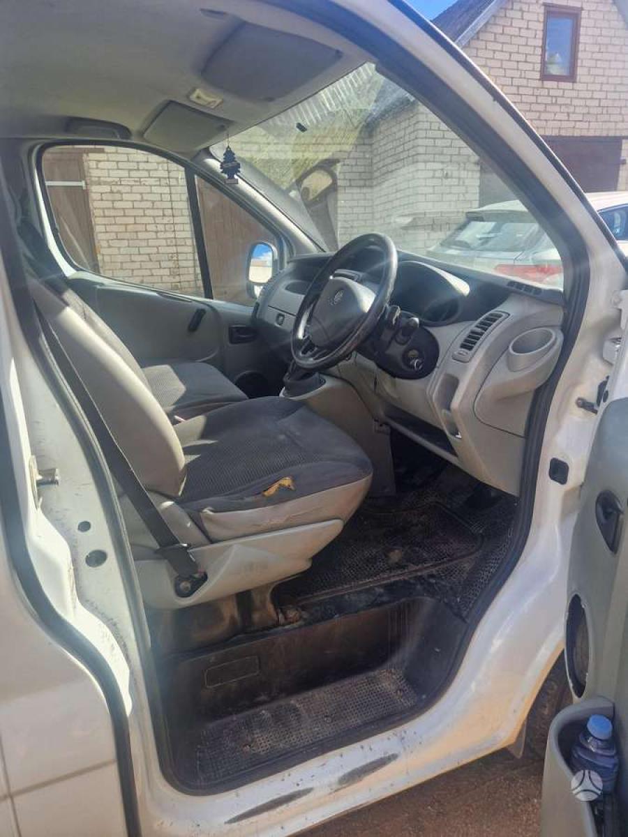 White Opel Vivaro 2010 in Utena, with an engine capacity of 2.00 L and mileage of 258 thousand km for 2300 €, photo 12 on AUTOMOTO.COM.LV