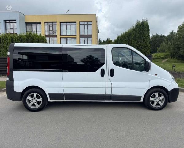 White Opel Vivaro 2010 in Vilnius, with an engine capacity of 2.46 L and mileage of 450 thousand km for 5500 €, photo 5 on AUTOMOTO.COM.LV