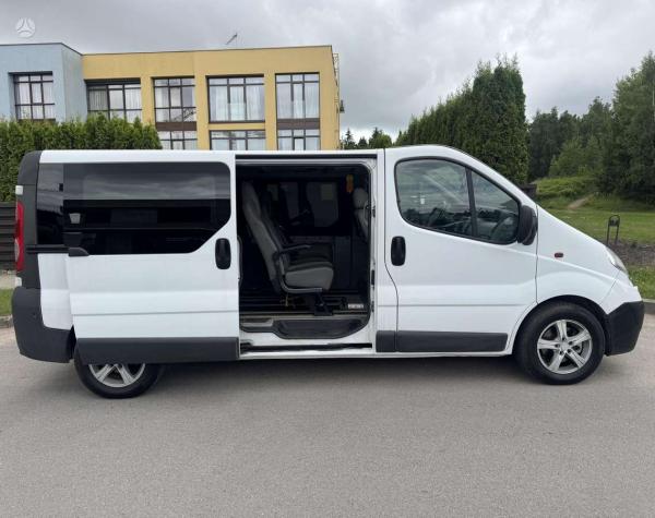 White Opel Vivaro 2010 in Vilnius, with an engine capacity of 2.46 L and mileage of 450 thousand km for 5500 €, photo 6 on AUTOMOTO.COM.LV