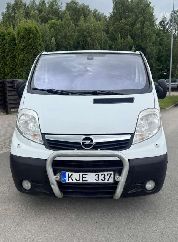 White Opel Vivaro 2010 in Vilnius, with an engine capacity of 2.46 L and mileage of 450 thousand km for 5500 €, photo 9 on AUTOMOTO.COM.LV