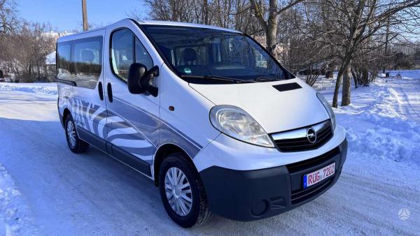 White Opel Vivaro 2011 in Kelme, with an engine capacity of 2.00 L and mileage of 237 thousand km for 8700 €, photo 2 on AUTOMOTO.COM.LV