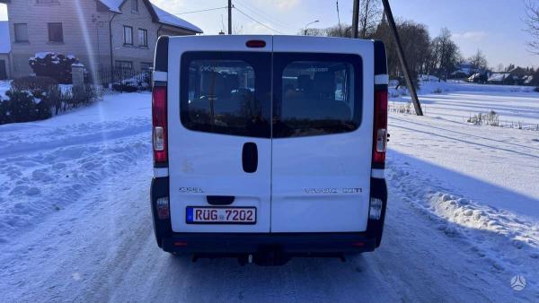 White Opel Vivaro 2011 in Kelme, with an engine capacity of 2.00 L and mileage of 237 thousand km for 8700 €, photo 6 on AUTOMOTO.COM.LV