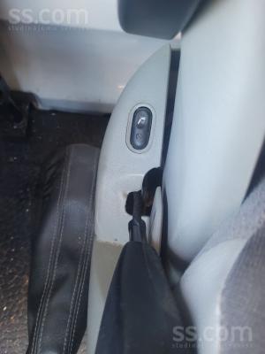 White Opel Vivaro 2011 in Riga, with an engine capacity of 2.50 L and mileage of 396 thousand km for 4500 €, photo 7 on AUTOMOTO.COM.LV