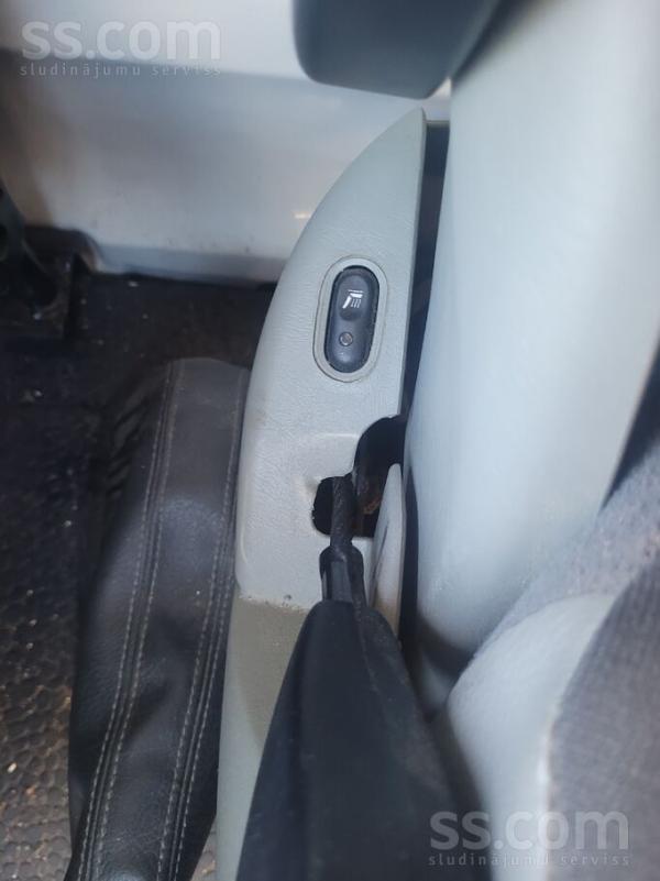 Opel Vivaro 2011 Rīga vietnē Balts Opel Vivaro 2011 Rīga, ar dzinēja tilpumu 2.50 L un nobraukumu 396 tūkst. km par 4500 €, foto 7 vietnē AUTOMOTO.COM.LV