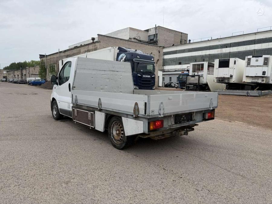 White Opel Vivaro 2011 in Panevezys, with an engine capacity of 2.00 L and mileage of 158 thousand km for 3450 €, photo 6 on AUTOMOTO.COM.LV