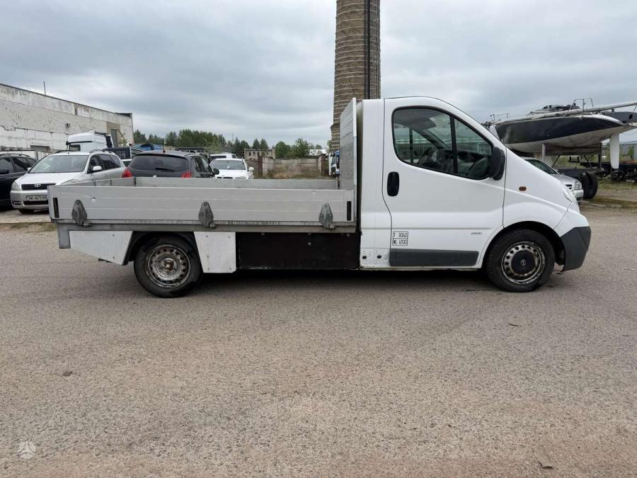 White Opel Vivaro 2011 in Panevezys, with an engine capacity of 2.00 L and mileage of 158 thousand km for 3450 €, photo 8 on AUTOMOTO.COM.LV
