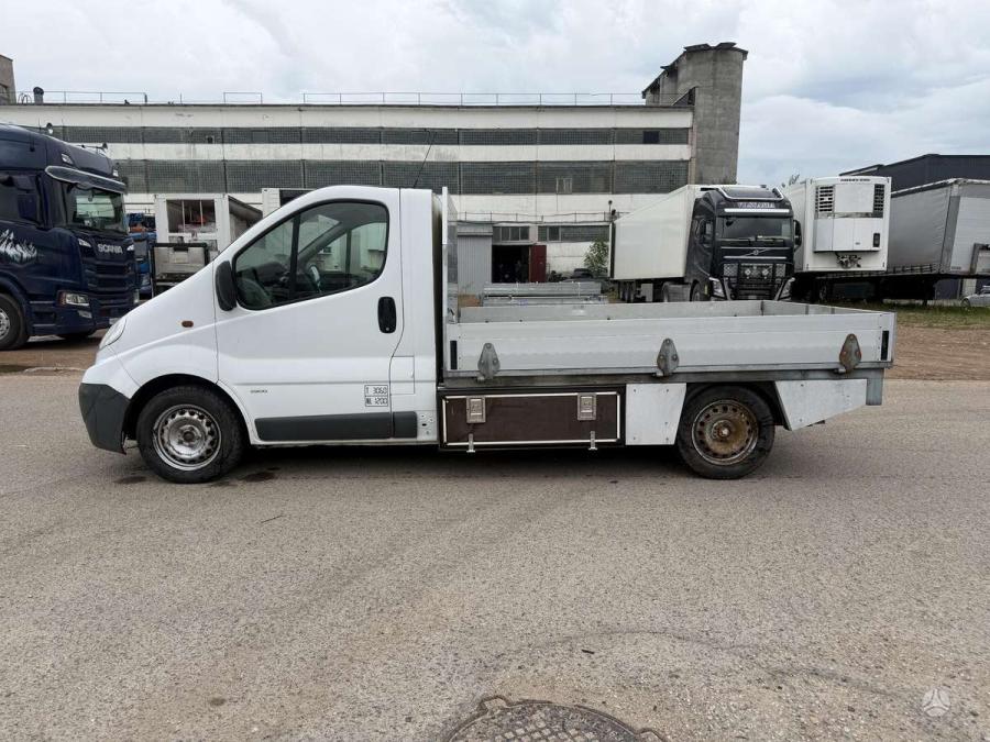 White Opel Vivaro 2011 in Panevezys, with an engine capacity of 2.00 L and mileage of 158 thousand km for 3450 €, photo 9 on AUTOMOTO.COM.LV