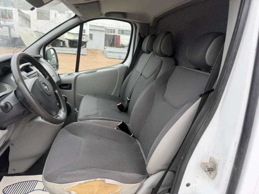 White Opel Vivaro 2011 in Panevezys, with an engine capacity of 2.00 L and mileage of 158 thousand km for 3450 €, photo 12 on AUTOMOTO.COM.LV