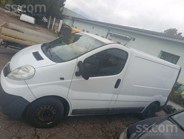 White Opel Vivaro 2011 in Daugavpils, with an engine capacity of 2.00 L and mileage of 261 thousand km for 3950 €, photo 3 on AUTOMOTO.COM.LV