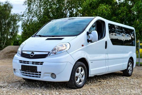 White Opel Vivaro 2012 in Kretinga, with an engine capacity of 2.00 L and mileage of 365 thousand km for 7250 €, photo 1 on AUTOMOTO.COM.LV