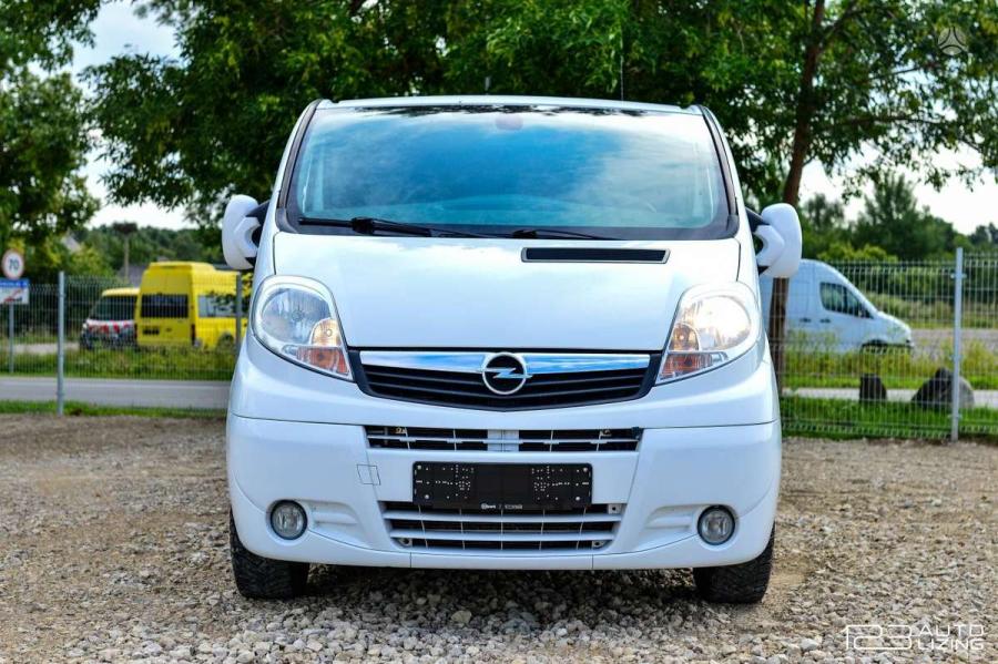 White Opel Vivaro 2012 in Kretinga, with an engine capacity of 2.00 L and mileage of 365 thousand km for 7250 €, photo 3 on AUTOMOTO.COM.LV