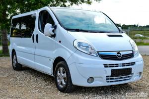 White Opel Vivaro 2012 in Kretinga, with an engine capacity of 2.00 L and mileage of 365 thousand km for 7250 €, photo 4 on AUTOMOTO.COM.LV