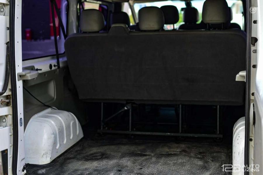 White Opel Vivaro 2012 in Kretinga, with an engine capacity of 2.00 L and mileage of 365 thousand km for 7250 €, photo 7 on AUTOMOTO.COM.LV