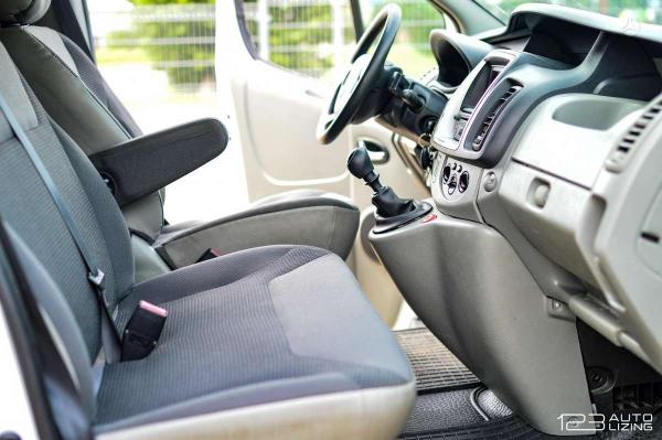 White Opel Vivaro 2012 in Kretinga, with an engine capacity of 2.00 L and mileage of 365 thousand km for 7250 €, photo 9 on AUTOMOTO.COM.LV