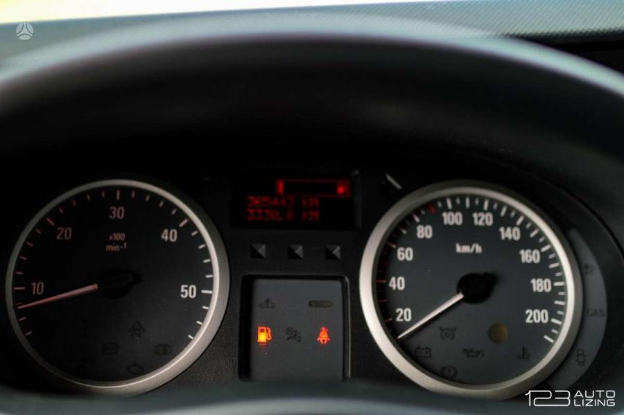 White Opel Vivaro 2012 in Kretinga, with an engine capacity of 2.00 L and mileage of 365 thousand km for 7250 €, photo 17 on AUTOMOTO.COM.LV