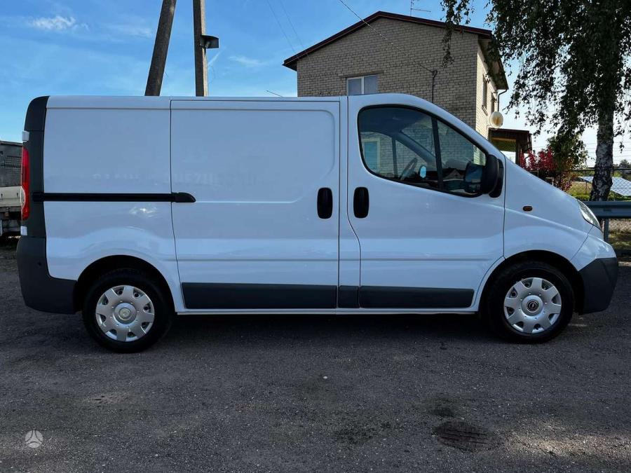 Balts Opel Vivaro 2012 Raseiniai, ar dzinēja tilpumu 2.00 L un nobraukumu 245 tūkst. km par 3950 €, foto 5 vietnē AUTOMOTO.COM.LV