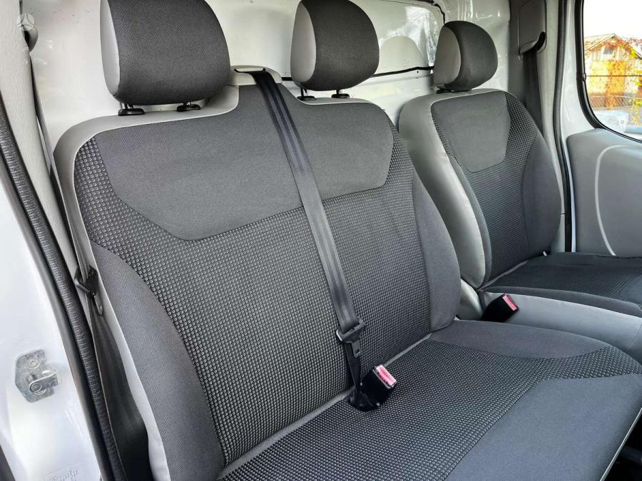 Balts Opel Vivaro 2012 Raseiniai, ar dzinēja tilpumu 2.00 L un nobraukumu 245 tūkst. km par 3950 €, foto 13 vietnē AUTOMOTO.COM.LV