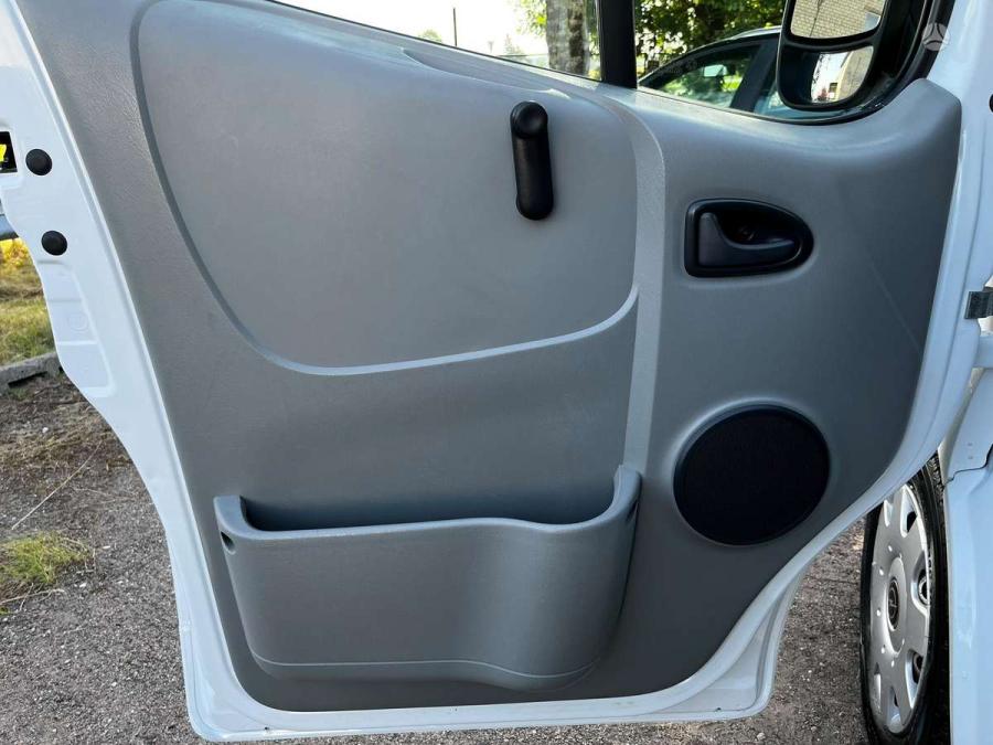 Balts Opel Vivaro 2012 Raseiniai, ar dzinēja tilpumu 2.00 L un nobraukumu 245 tūkst. km par 3950 €, foto 15 vietnē AUTOMOTO.COM.LV